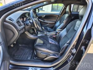 Black Volvo V40 2014 in Ogre, with an engine capacity of 1.60 L and mileage of 326 thousand km for 5270 €, photo 10 on AUTOMOTO.COM.LV