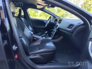 Black Volvo V40 2014 in Ogre, with an engine capacity of 1.60 L and mileage of 326 thousand km for 5270 €, photo 12 on AUTOMOTO.COM.LV