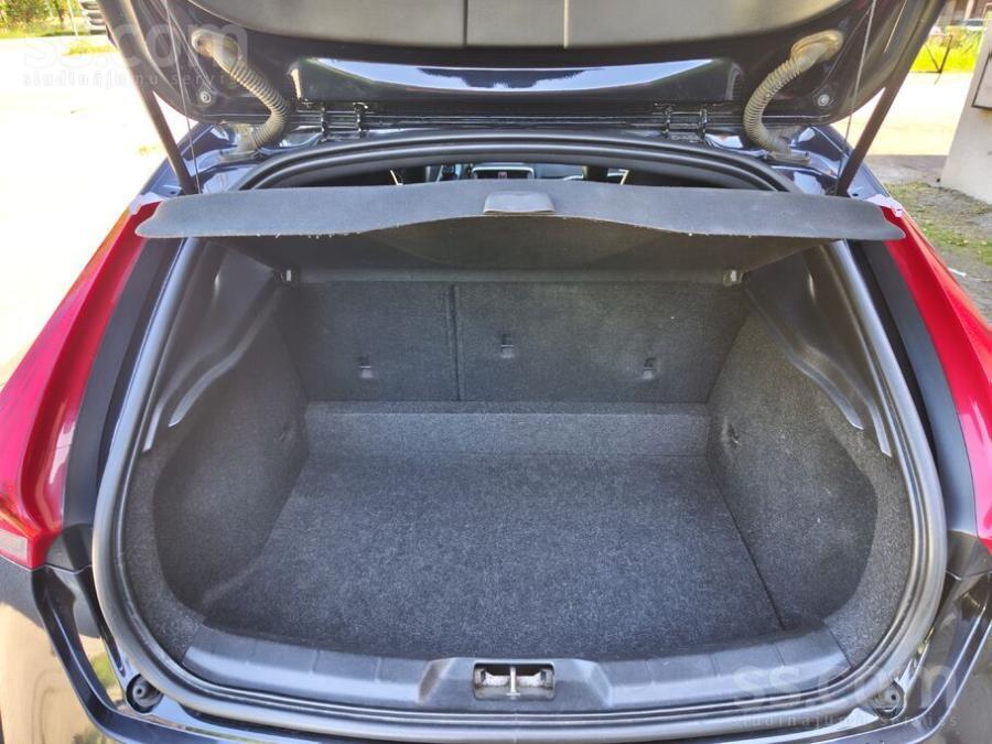 Black Volvo V40 2014 in Ogre, with an engine capacity of 1.60 L and mileage of 326 thousand km for 5270 €, photo 14 on AUTOMOTO.COM.LV