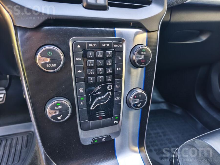 Black Volvo V40 2014 in Ogre, with an engine capacity of 1.60 L and mileage of 326 thousand km for 5270 €, photo 18 on AUTOMOTO.COM.LV