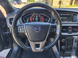 Black Volvo V40 2014 in Ogre, with an engine capacity of 1.60 L and mileage of 326 thousand km for 5270 €, photo 20 on AUTOMOTO.COM.LV
