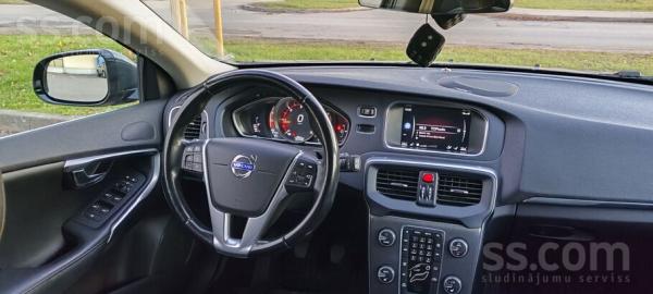 Black Volvo V40 2014 in Riga, with an engine capacity of 2.00 L and mileage of 258 thousand km for 4500 €, photo 4 on AUTOMOTO.COM.LV
