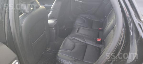 Black Volvo V40 2014 in Riga, with an engine capacity of 2.00 L and mileage of 258 thousand km for 4500 €, photo 6 on AUTOMOTO.COM.LV