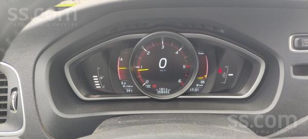 Black Volvo V40 2014 in Riga, with an engine capacity of 2.00 L and mileage of 258 thousand km for 4500 €, photo 7 on AUTOMOTO.COM.LV