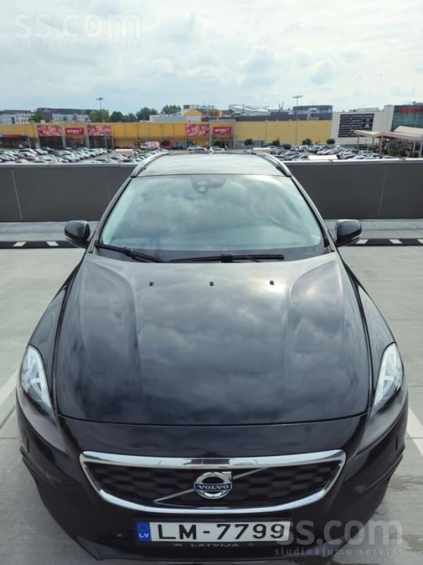 Melns Volvo V40 2014 Rīga, ar dzinēja tilpumu 2.00 L un nobraukumu 176 tūkst. km par 7799 €, foto 3 vietnē AUTOMOTO.COM.LV