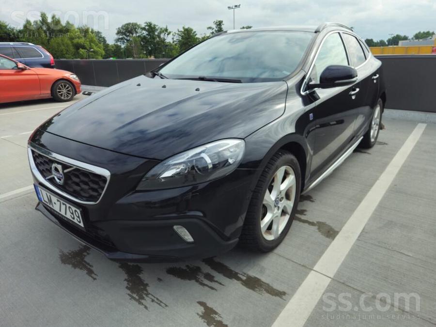 Черный Вольво В40 2014 в Рига, объемом двигателя 2.00 л и пробегом 176 тыс. км за 7799 €, фото 3 на AUTOMOTO.COM.LV