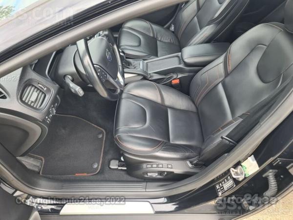 Melns Volvo V40 2014 Rīga, ar dzinēja tilpumu 2.00 L un nobraukumu 176 tūkst. km par 7799 €, foto 7 vietnē AUTOMOTO.COM.LV