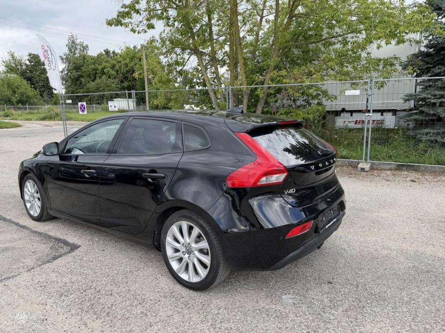 Melns Volvo V40 2014 Marijampole, ar dzinēja tilpumu 1.56 L un nobraukumu 206 tūkst. km par 3950 €, foto 6 vietnē AUTOMOTO.COM.LV