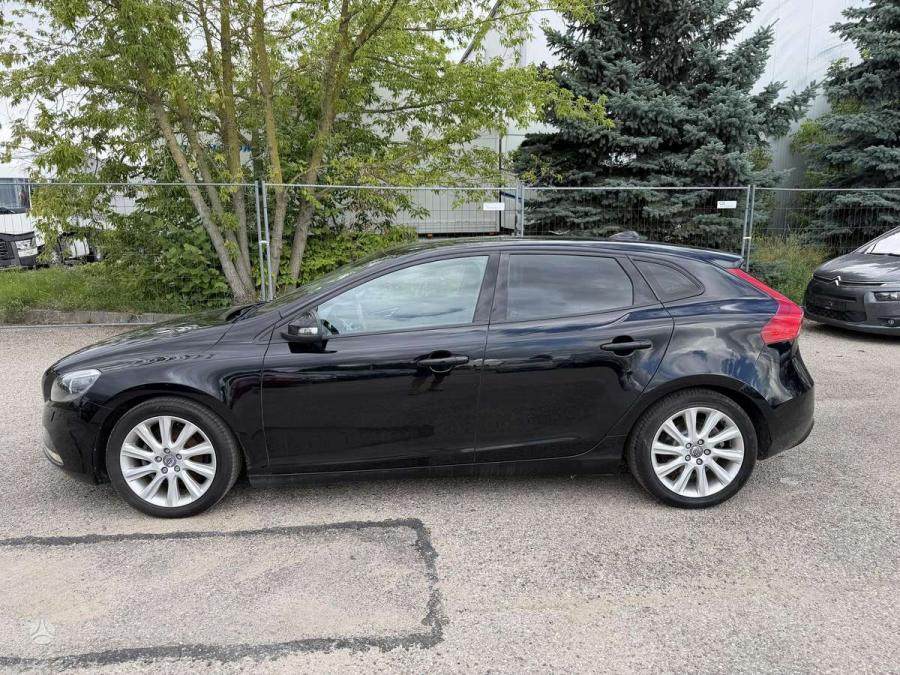Melns Volvo V40 2014 Marijampole, ar dzinēja tilpumu 1.56 L un nobraukumu 206 tūkst. km par 3950 €, foto 7 vietnē AUTOMOTO.COM.LV