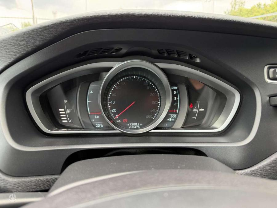 Melns Volvo V40 2014 Marijampole, ar dzinēja tilpumu 1.56 L un nobraukumu 206 tūkst. km par 3950 €, foto 10 vietnē AUTOMOTO.COM.LV