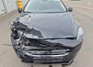 Черный Вольво В40 2014 в Клайпеда, объемом двигателя 1.98 л и пробегом 172 тыс. км за 2700 €, фото 11 на AUTOMOTO.COM.LV