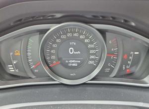Черный Вольво В40 2014 в Клайпеда, объемом двигателя 1.98 л и пробегом 172 тыс. км за 2700 €, фото 17 на AUTOMOTO.COM.LV