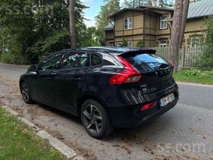 Black Volvo V40 2014 in Riga, with an engine capacity of 1.60 L and mileage of 203 thousand km for 5950 €, photo 5 on AUTOMOTO.COM.LV