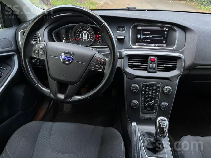 Black Volvo V40 2014 in Riga, with an engine capacity of 1.60 L and mileage of 203 thousand km for 5950 €, photo 6 on AUTOMOTO.COM.LV