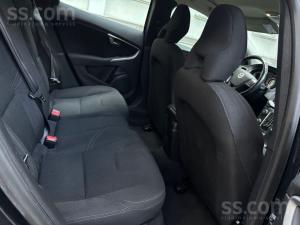 Black Volvo V40 2014 in Riga, with an engine capacity of 1.60 L and mileage of 203 thousand km for 5950 €, photo 11 on AUTOMOTO.COM.LV
