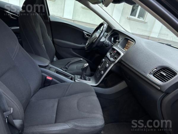 Melns Volvo V40 2014 Rīga, ar dzinēja tilpumu 1.60 L un nobraukumu 203 tūkst. km par 5950 €, foto 9 vietnē AUTOMOTO.COM.LV