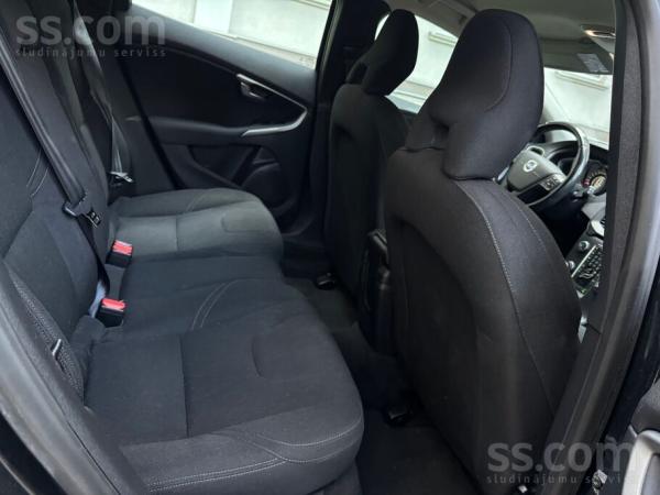 Melns Volvo V40 2014 Rīga, ar dzinēja tilpumu 1.60 L un nobraukumu 203 tūkst. km par 5950 €, foto 10 vietnē AUTOMOTO.COM.LV