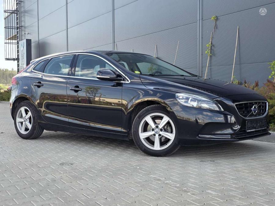 Melns Volvo V40 2014 Viļņa, ar dzinēja tilpumu 1.56 L un nobraukumu 241 tūkst. km par 6890 €, foto 3 vietnē AUTOMOTO.COM.LV
