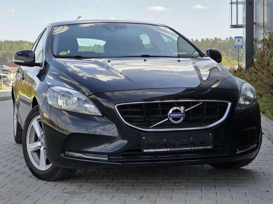 Melns Volvo V40 2014 Viļņa, ar dzinēja tilpumu 1.56 L un nobraukumu 241 tūkst. km par 6890 €, foto 4 vietnē AUTOMOTO.COM.LV