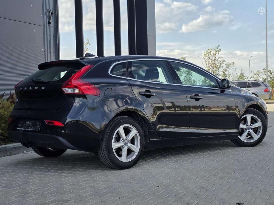 Melns Volvo V40 2014 Viļņa, ar dzinēja tilpumu 1.56 L un nobraukumu 241 tūkst. km par 6890 €, foto 6 vietnē AUTOMOTO.COM.LV