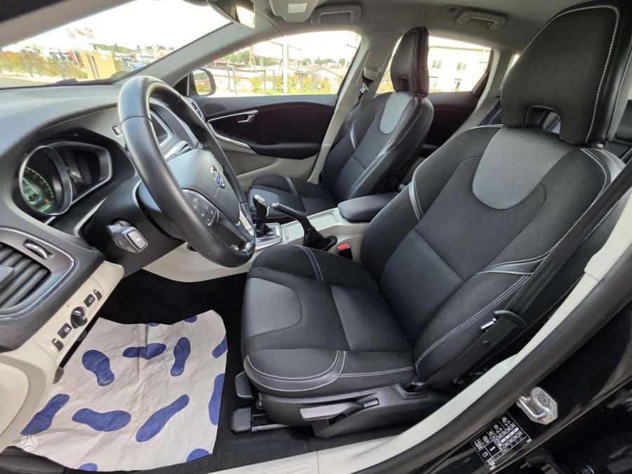 Melns Volvo V40 2014 Viļņa, ar dzinēja tilpumu 1.56 L un nobraukumu 241 tūkst. km par 6890 €, foto 11 vietnē AUTOMOTO.COM.LV