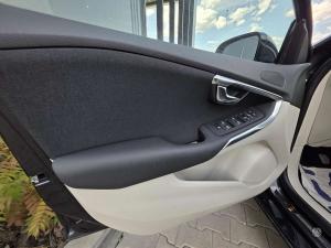 Melns Volvo V40 2014 Viļņa, ar dzinēja tilpumu 1.56 L un nobraukumu 241 tūkst. km par 6890 €, foto 16 vietnē AUTOMOTO.COM.LV