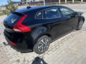 Black Volvo V40 2014 in Klaipeda, with an engine capacity of 1.98 L and mileage of 172 thousand km for 2700 €, photo 6 on AUTOMOTO.COM.LV