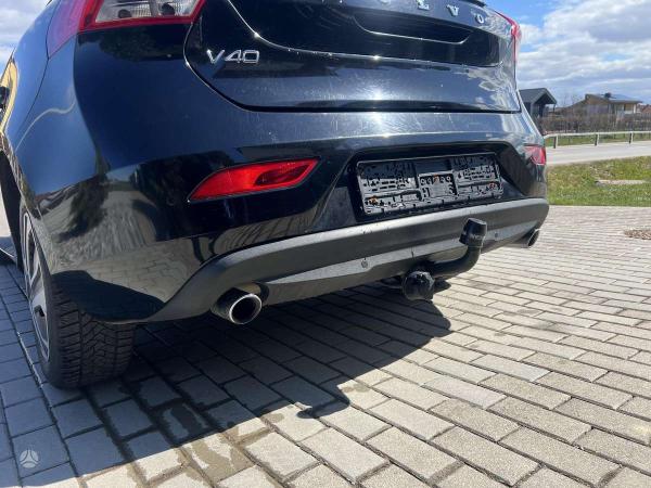 Black Volvo V40 2014 in Klaipeda, with an engine capacity of 1.98 L and mileage of 172 thousand km for 2700 €, photo 9 on AUTOMOTO.COM.LV