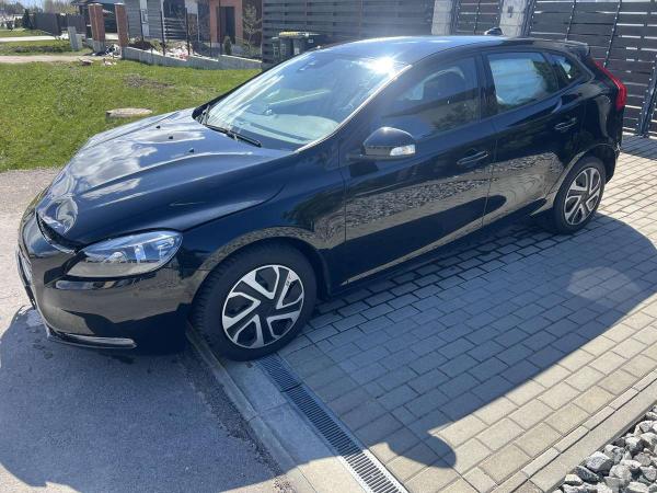 Black Volvo V40 2014 in Klaipeda, with an engine capacity of 1.98 L and mileage of 172 thousand km for 2700 €, photo 10 on AUTOMOTO.COM.LV