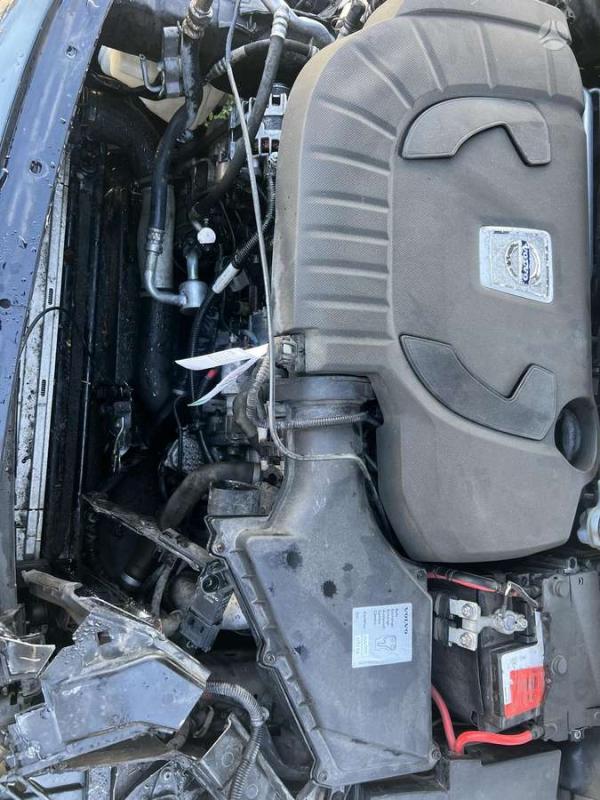 Black Volvo V40 2014 in Klaipeda, with an engine capacity of 1.98 L and mileage of 172 thousand km for 2700 €, photo 11 on AUTOMOTO.COM.LV