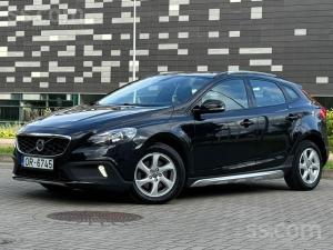 Melns Volvo V40 2014 Jelgava, ar dzinēja tilpumu 1.60 L un nobraukumu 0 tūkst. km par 7700 €, foto  vietnē AUTOMOTO.COM.LV