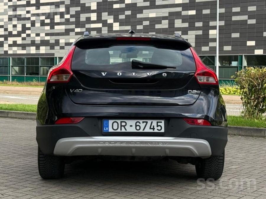 Melns Volvo V40 2014 Jelgava, ar dzinēja tilpumu 1.60 L un nobraukumu 0 tūkst. km par 7700 €, foto 10 vietnē AUTOMOTO.COM.LV