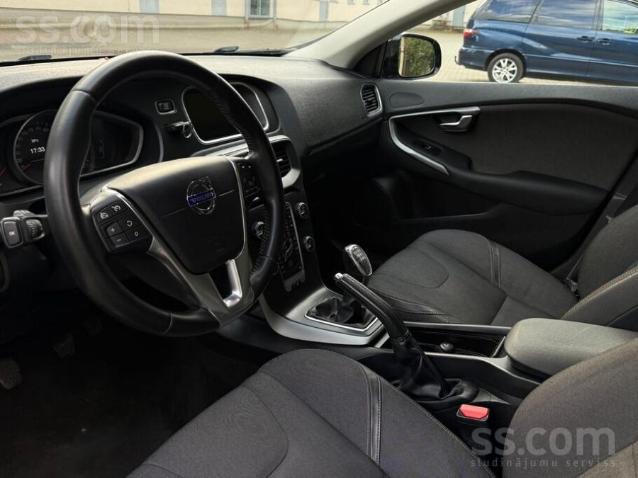 Melns Volvo V40 2014 Jelgava, ar dzinēja tilpumu 1.60 L un nobraukumu 0 tūkst. km par 7700 €, foto 13 vietnē AUTOMOTO.COM.LV