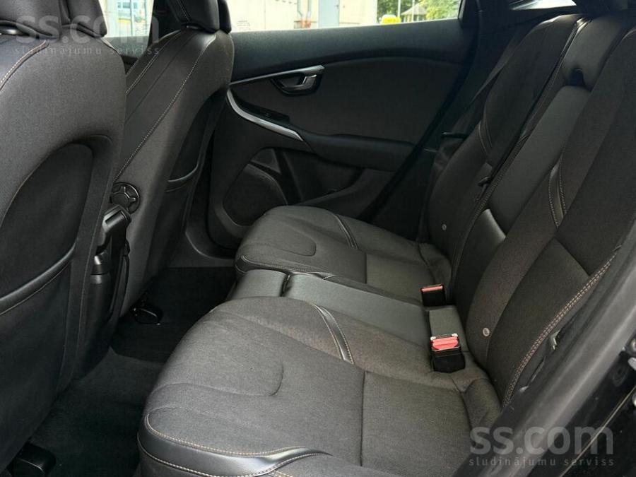 Melns Volvo V40 2014 Jelgava, ar dzinēja tilpumu 1.60 L un nobraukumu 0 tūkst. km par 7700 €, foto 15 vietnē AUTOMOTO.COM.LV