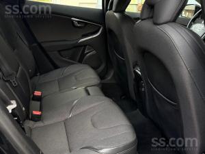 Melns Volvo V40 2014 Jelgava, ar dzinēja tilpumu 1.60 L un nobraukumu 0 tūkst. km par 7700 €, foto 16 vietnē AUTOMOTO.COM.LV
