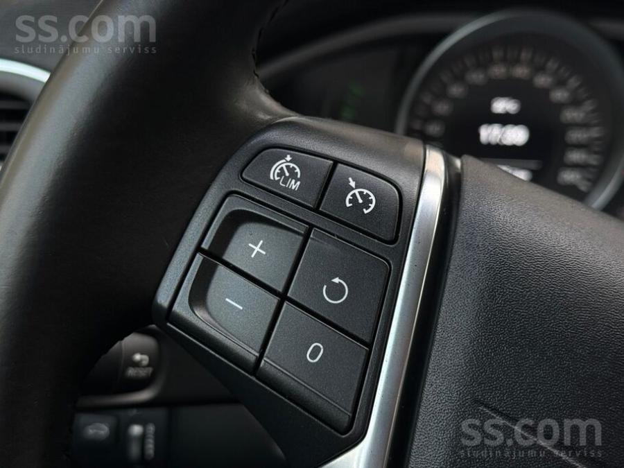 Melns Volvo V40 2014 Jelgava, ar dzinēja tilpumu 1.60 L un nobraukumu 0 tūkst. km par 7700 €, foto 22 vietnē AUTOMOTO.COM.LV
