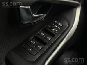 Melns Volvo V40 2014 Jelgava, ar dzinēja tilpumu 1.60 L un nobraukumu 0 tūkst. km par 7700 €, foto 24 vietnē AUTOMOTO.COM.LV