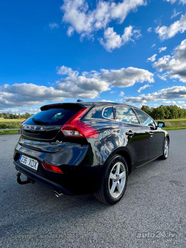 Black Volvo V40 2014 in Johvi, with an engine capacity of 2.00 L and mileage of 343 thousand km for 7100 €, photo 6 on AUTOMOTO.COM.LV
