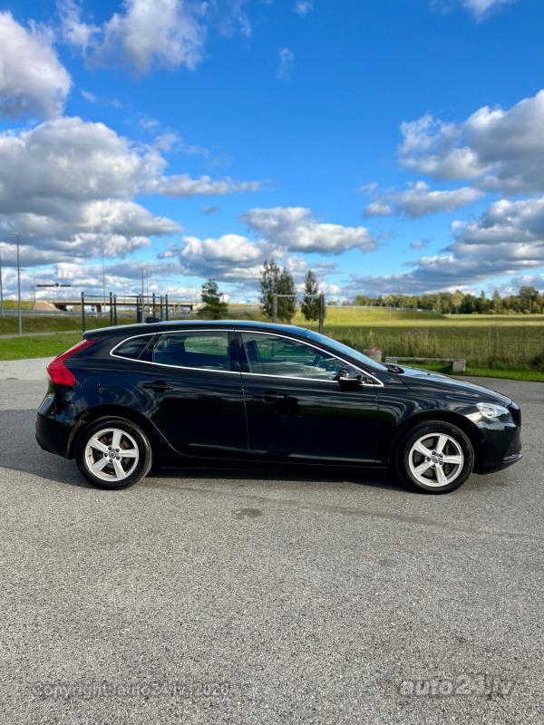 Black Volvo V40 2014 in Johvi, with an engine capacity of 2.00 L and mileage of 343 thousand km for 7100 €, photo 7 on AUTOMOTO.COM.LV