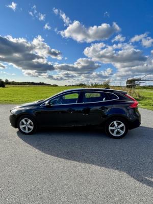 Melns Volvo V40 2014 Jehvi, ar dzinēja tilpumu 2.00 L un nobraukumu 342 tūkst. km par 7100 €, foto 3 vietnē AUTOMOTO.COM.LV