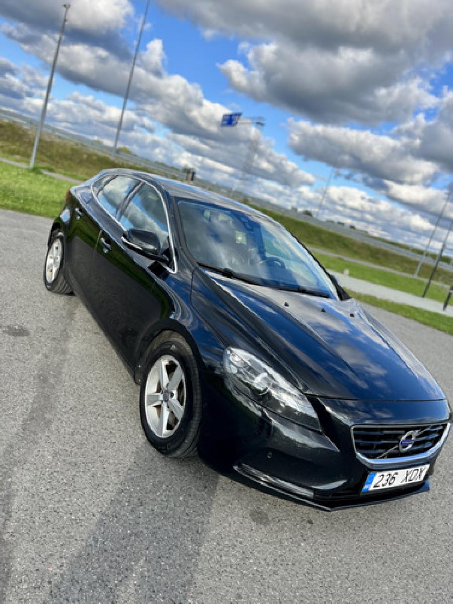 Melns Volvo V40 2014 Jehvi, ar dzinēja tilpumu 2.00 L un nobraukumu 342 tūkst. km par 7100 €, foto 8 vietnē AUTOMOTO.COM.LV