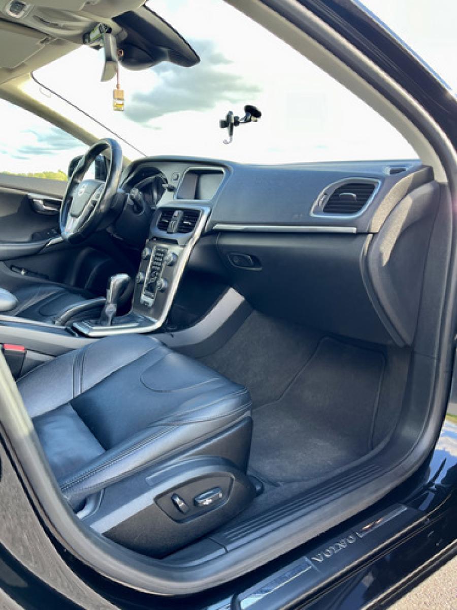 Melns Volvo V40 2014 Jehvi, ar dzinēja tilpumu 2.00 L un nobraukumu 342 tūkst. km par 7100 €, foto 11 vietnē AUTOMOTO.COM.LV