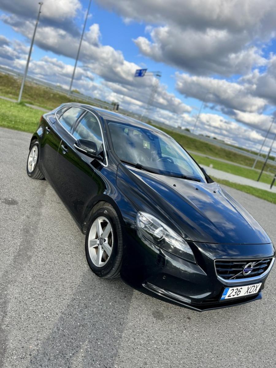 Melns Volvo V40 2014 Jehvi, ar dzinēja tilpumu 2.00 L un nobraukumu 342 tūkst. km par 7100 €, foto 23 vietnē AUTOMOTO.COM.LV