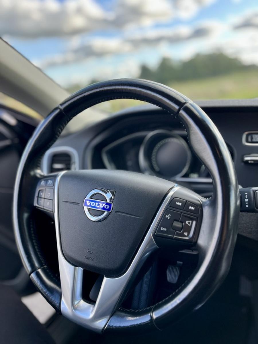 Melns Volvo V40 2014 Jehvi, ar dzinēja tilpumu 2.00 L un nobraukumu 342 tūkst. km par 7100 €, foto 28 vietnē AUTOMOTO.COM.LV