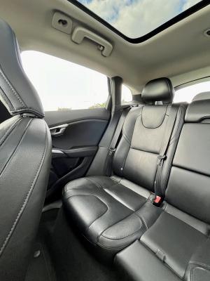 Melns Volvo V40 2014 Jehvi, ar dzinēja tilpumu 2.00 L un nobraukumu 342 tūkst. km par 7100 €, foto 31 vietnē AUTOMOTO.COM.LV