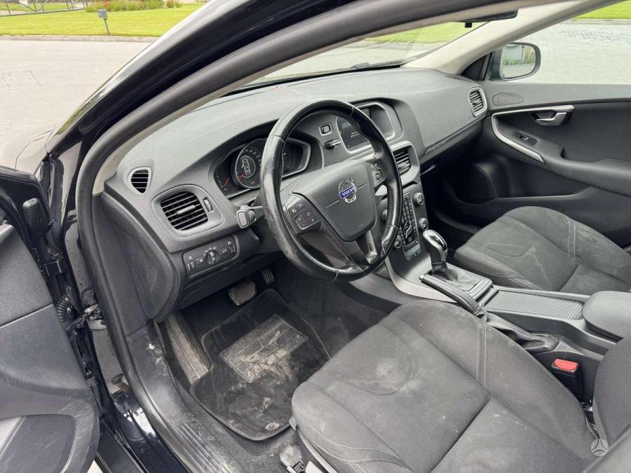 Melns Volvo V40 2014 Telšiai, ar dzinēja tilpumu 1.56 L un nobraukumu 189 tūkst. km par 5500 €, foto 12 vietnē AUTOMOTO.COM.LV