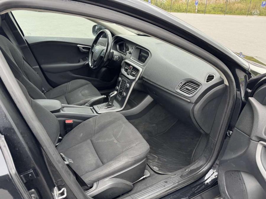 Melns Volvo V40 2014 Telšiai, ar dzinēja tilpumu 1.56 L un nobraukumu 189 tūkst. km par 5500 €, foto 14 vietnē AUTOMOTO.COM.LV