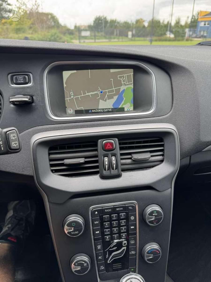 Melns Volvo V40 2014 Telšiai, ar dzinēja tilpumu 1.56 L un nobraukumu 189 tūkst. km par 5500 €, foto 17 vietnē AUTOMOTO.COM.LV
