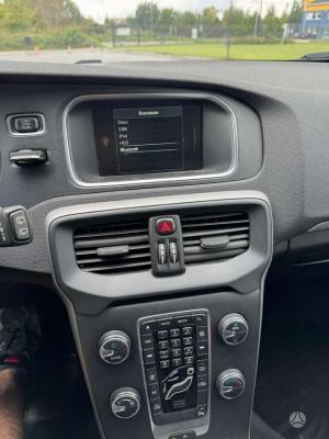 Melns Volvo V40 2014 Telšiai, ar dzinēja tilpumu 1.56 L un nobraukumu 189 tūkst. km par 5500 €, foto 22 vietnē AUTOMOTO.COM.LV