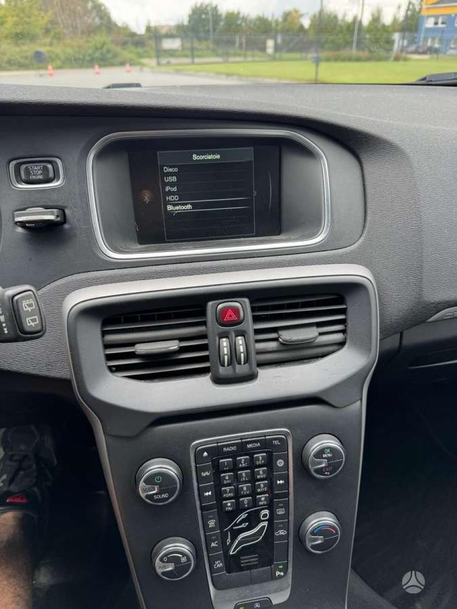 Melns Volvo V40 2014 Telšiai, ar dzinēja tilpumu 1.56 L un nobraukumu 189 tūkst. km par 5500 €, foto 22 vietnē AUTOMOTO.COM.LV